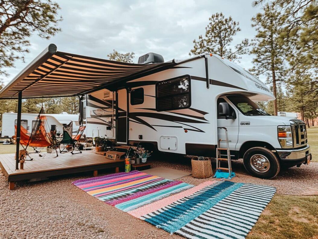 24 Cozy Camping Decor Ideas To Transform Your Space